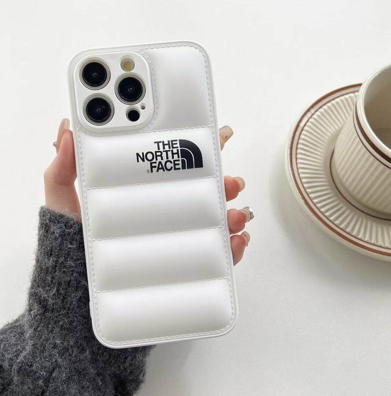 Минималистичный защитный чехол The North Face для iPhone от падений