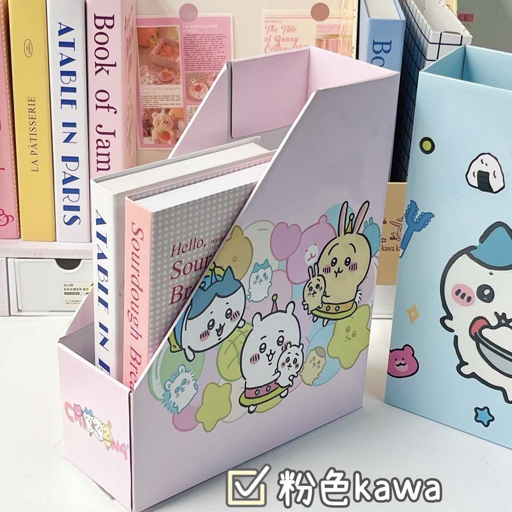 Настольная полка для книг из бумаги с симпатичными подставками в виде мультяшных персонажей.