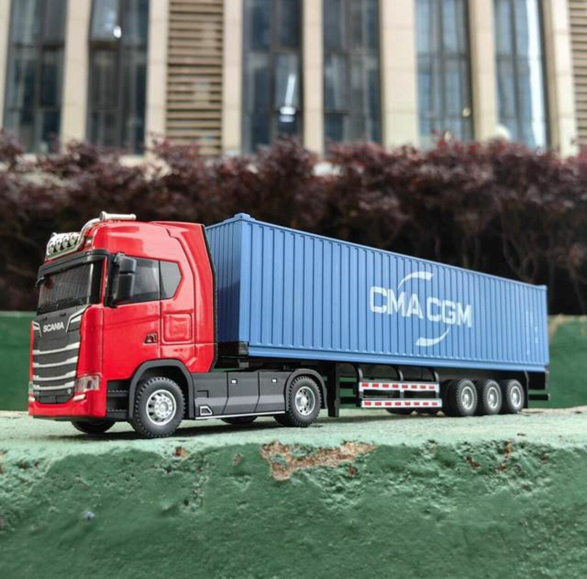Металлическая игрушка Scania тягач с прицепом 1:50 со звуком и светом детализированная модель грузовика дальнобойщика для детей и коллекционеров