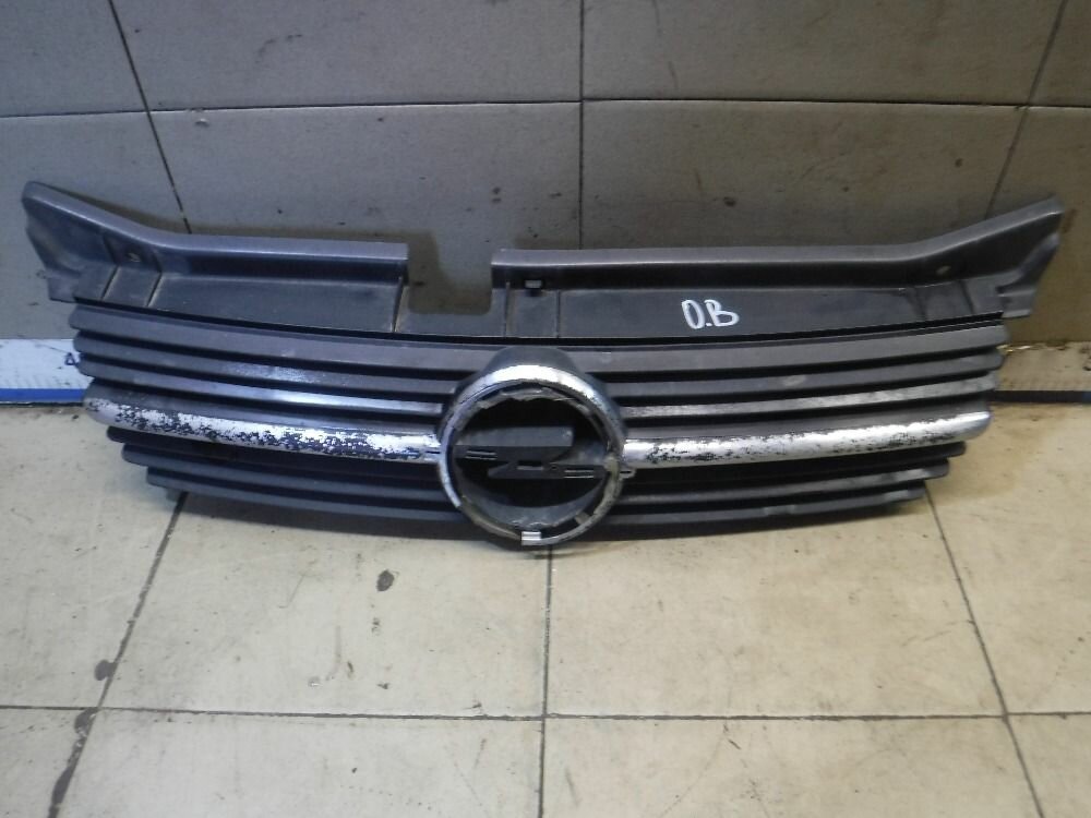 Решетка радиатора Opel Omega B