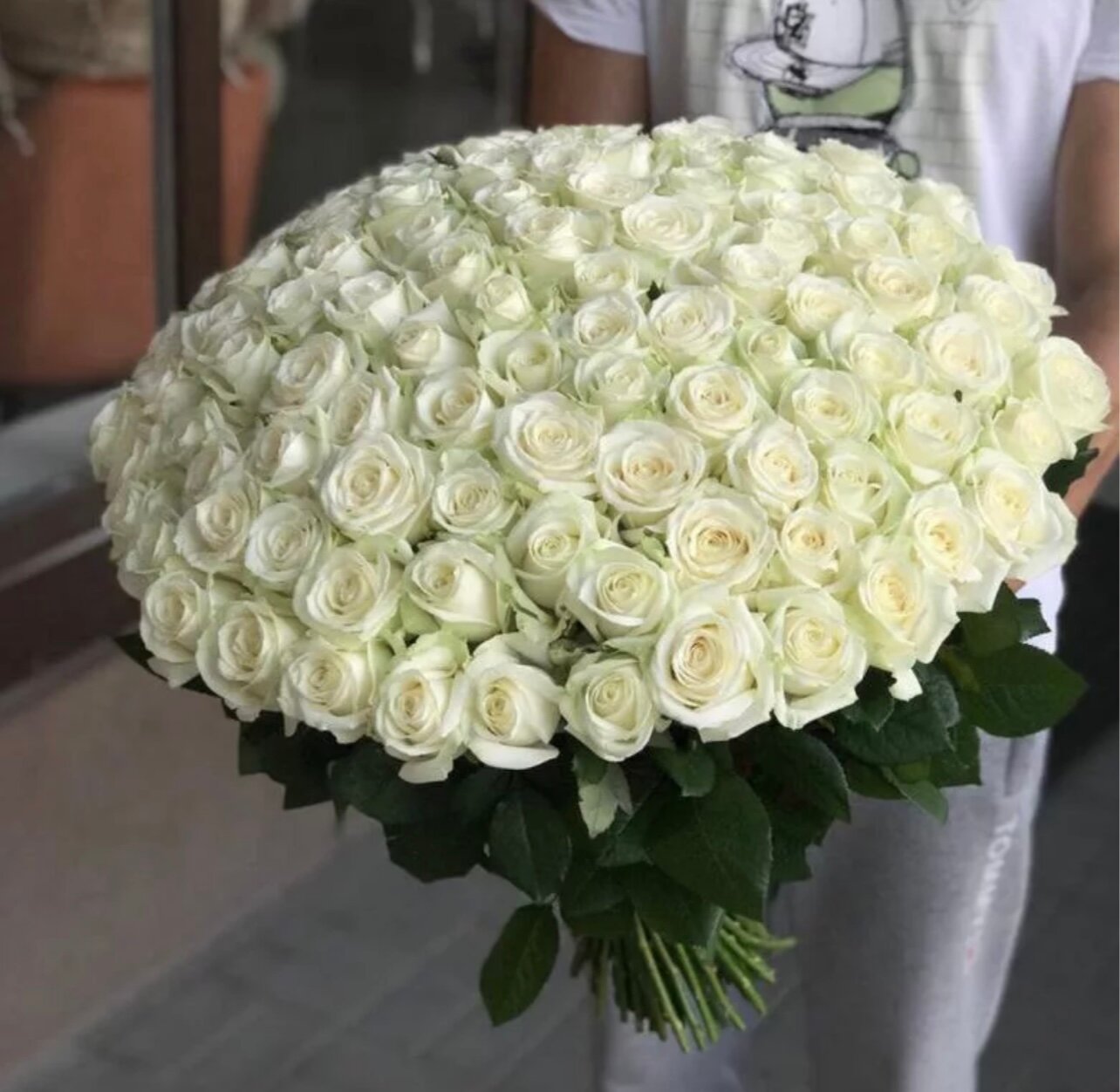 Букет из 101 белой розы 60-70 см / 101 роза / Белые роза/ Доставка цветов