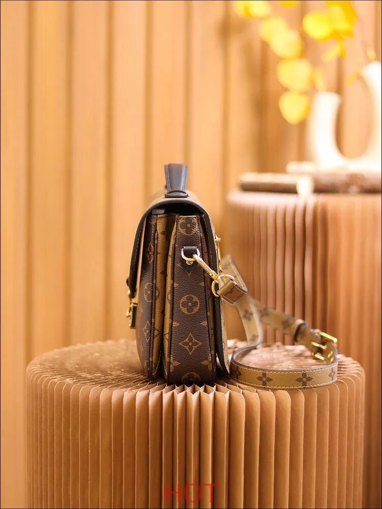 Louis Vuitton Сумка клатч — фото 1