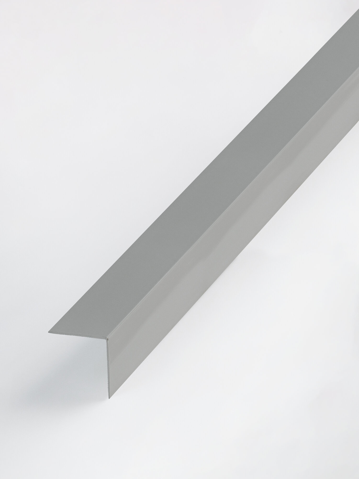 Уголок пластиковый 22х22 мм, длина 2,7 м, угол ПВХ для стен внешний Деконика, светло-серый глянцевый 002-0
