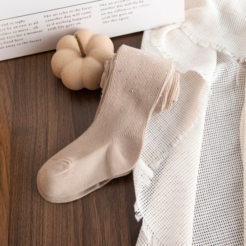 Новые осенние игривые колготки для девочек с узором в виде звездных ромбов, не скатываются, прочные, удобные, милые и универсальные для повседневной носки.