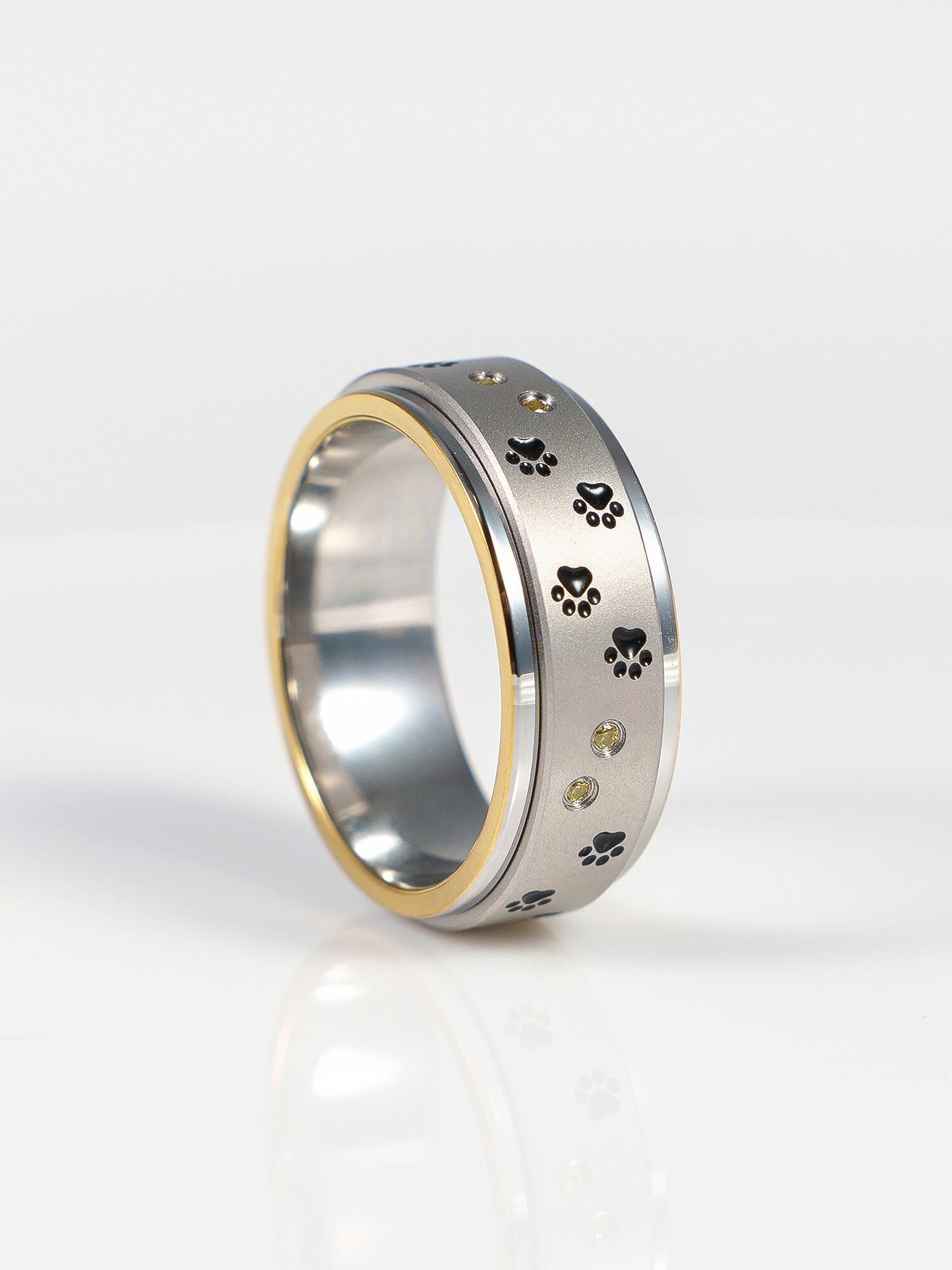 Кольцо-механизм, кристалл