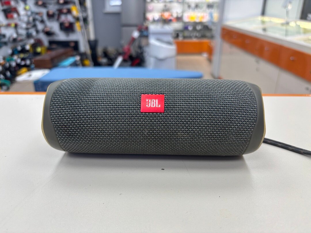 Колонка порт. JBL Flip 5 тёмно-зеленая 20W 1.0 BT 4800mAh Б\У уценка