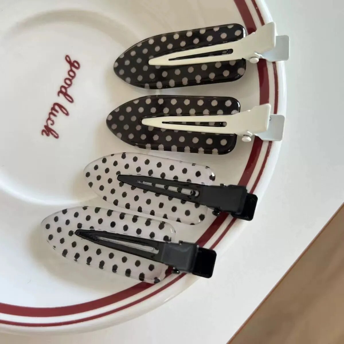 SYTZ черные белые заколки для волос в горошек F0094 Черный, 4PCS