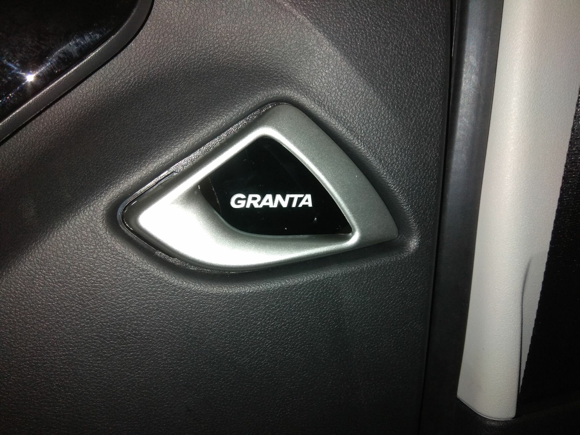 Lada Granta FL, cветодиодная подсветка ручек дверей в салон автомобиля