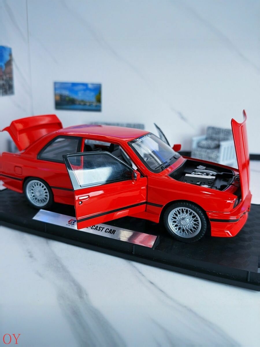1:24 реалистичная модель машины из сплава, подходит для использования в качестве украшения или для демонстрации, подарок на праздники
