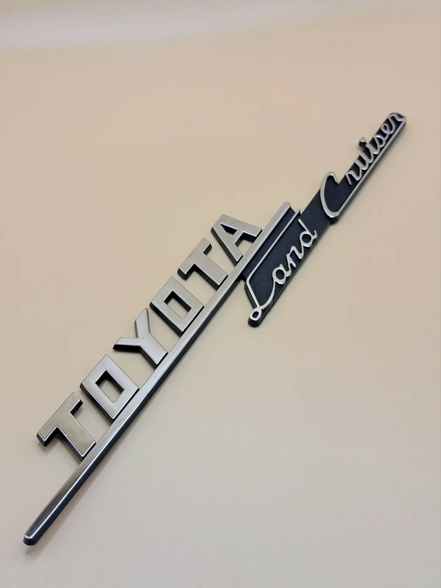 Шильдик Наклейка на багажник Toyota Land Cruiser 26см