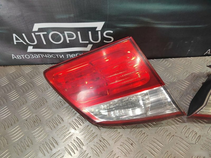 Фонари в крышку багажника Задний Nissan Maxima 1999-2006 (2.0) Б/У с пробегом Арт. 26550-3Y528 — фото 1