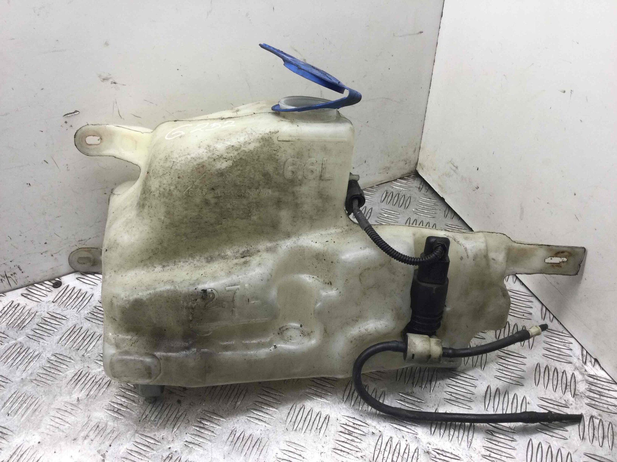 Б/У Бачок омывателя Volkswagen Caddy 2 поколение 1995 - 2004 2002 г.