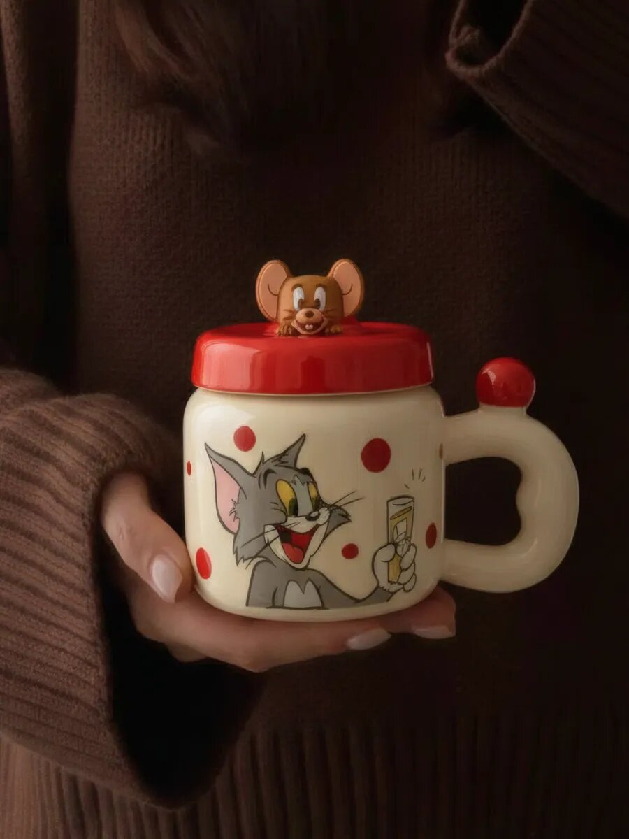 Кружка от бренда "Тепло в руках" - "Том и Джерри", керамическая, с крышкой, красная