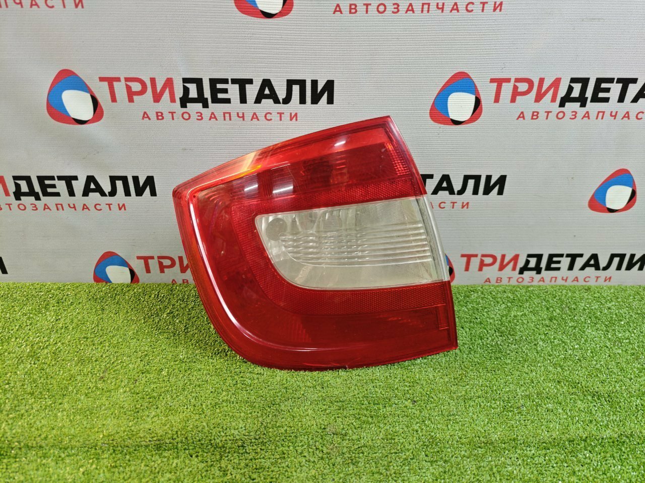 Фонарь Skoda Rapid лев. (б/у) — фото 1