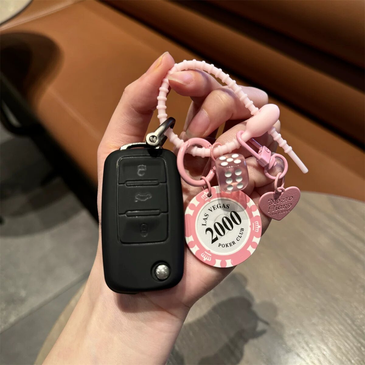 Чехол для брелока ключа VW Golf 7, Tiguan, Passat - Матовый черный с розовой тесьмой, модели 2020-2023