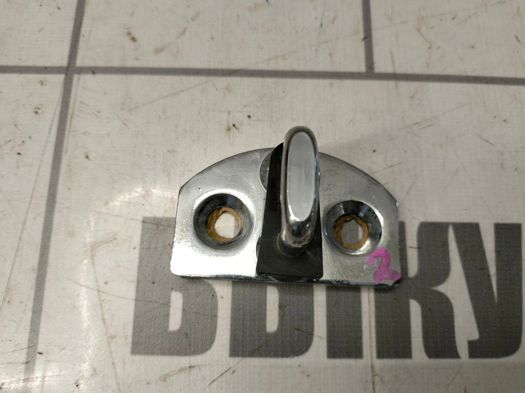 Ответная часть замка двери Renault Fluence 10-17