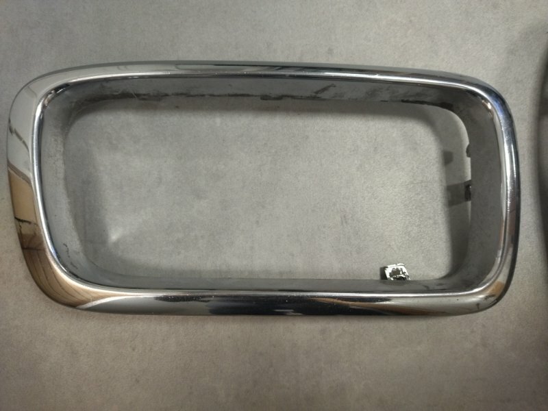 Решетка радиатора правая BMW 7 E38 8125816