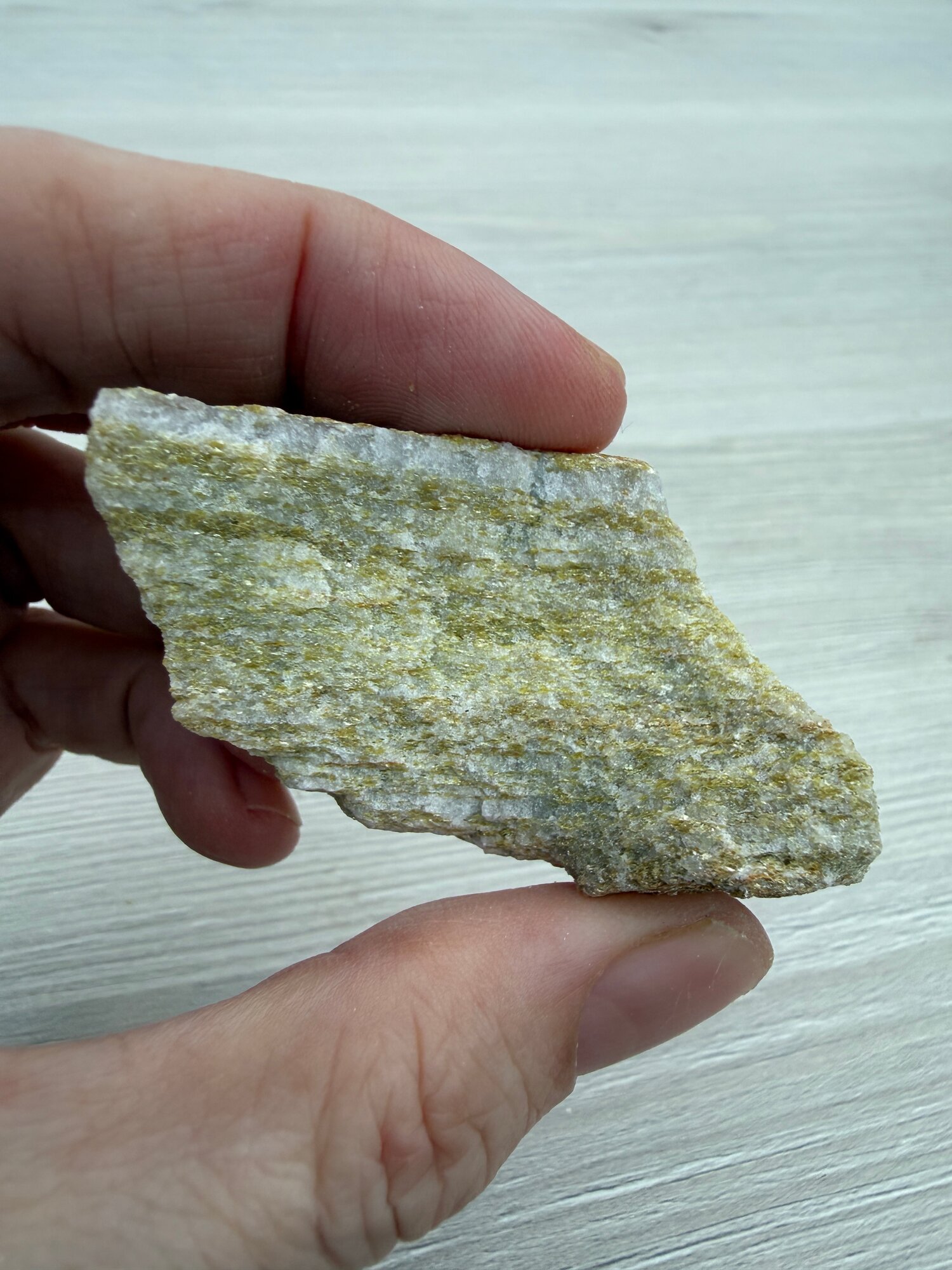 Кварцит с золотистым серицитом, образец для коллекции, 42 гр