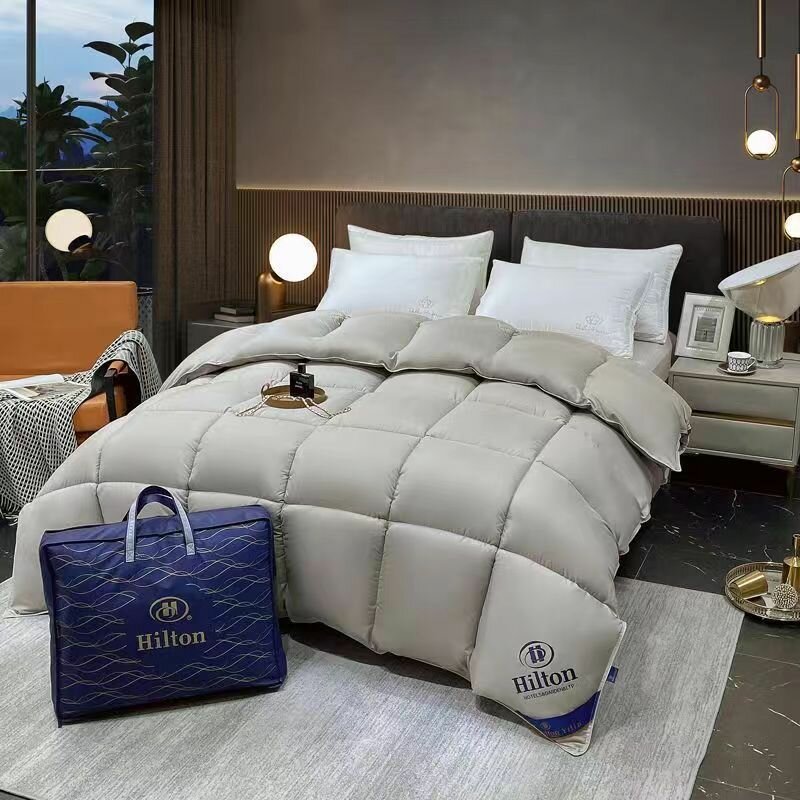 Пуховое одеяло Hilton Four Seasons, 150х200 см, 2 кг