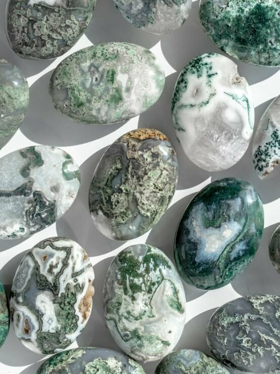 Палм стоун из мохового агата - палм стоун для процветания и исцеления