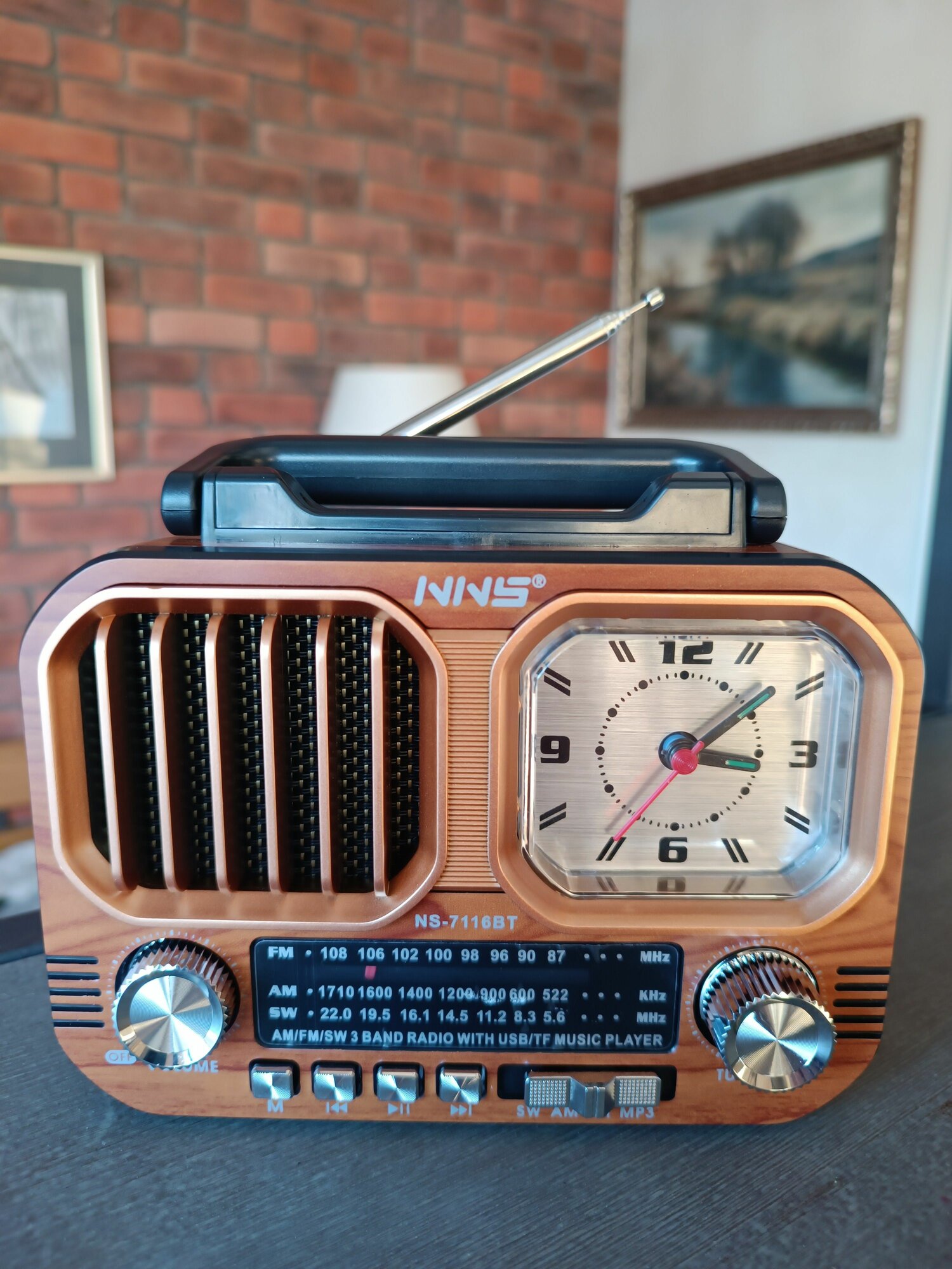Радиоприемник с часами NS-7116BT под дерево с аккумулятором