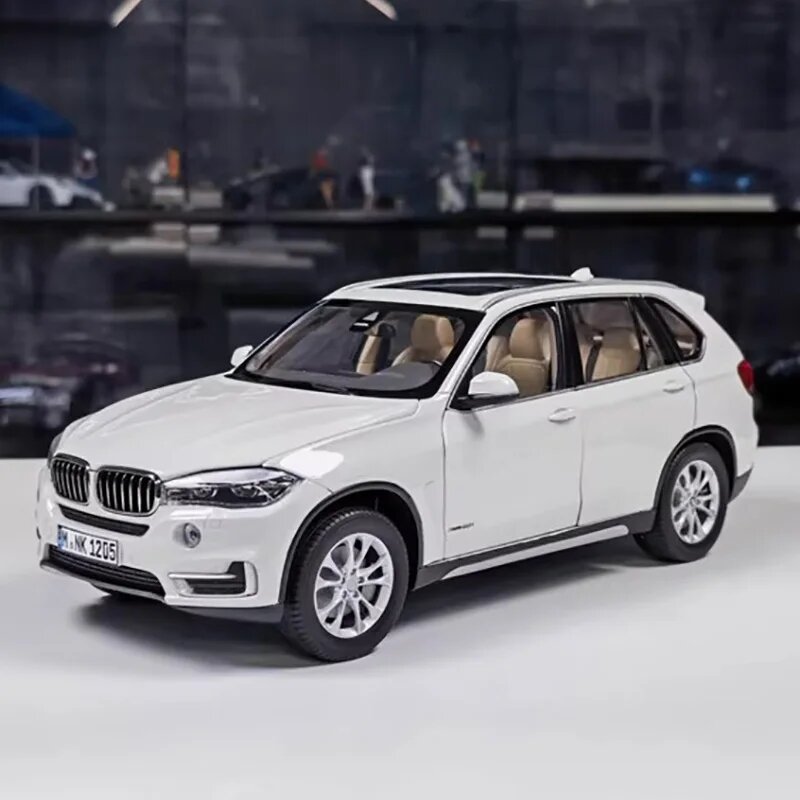 Модель автомобиля Paragon 1:18 X5 F15 металлическая Белый, белый