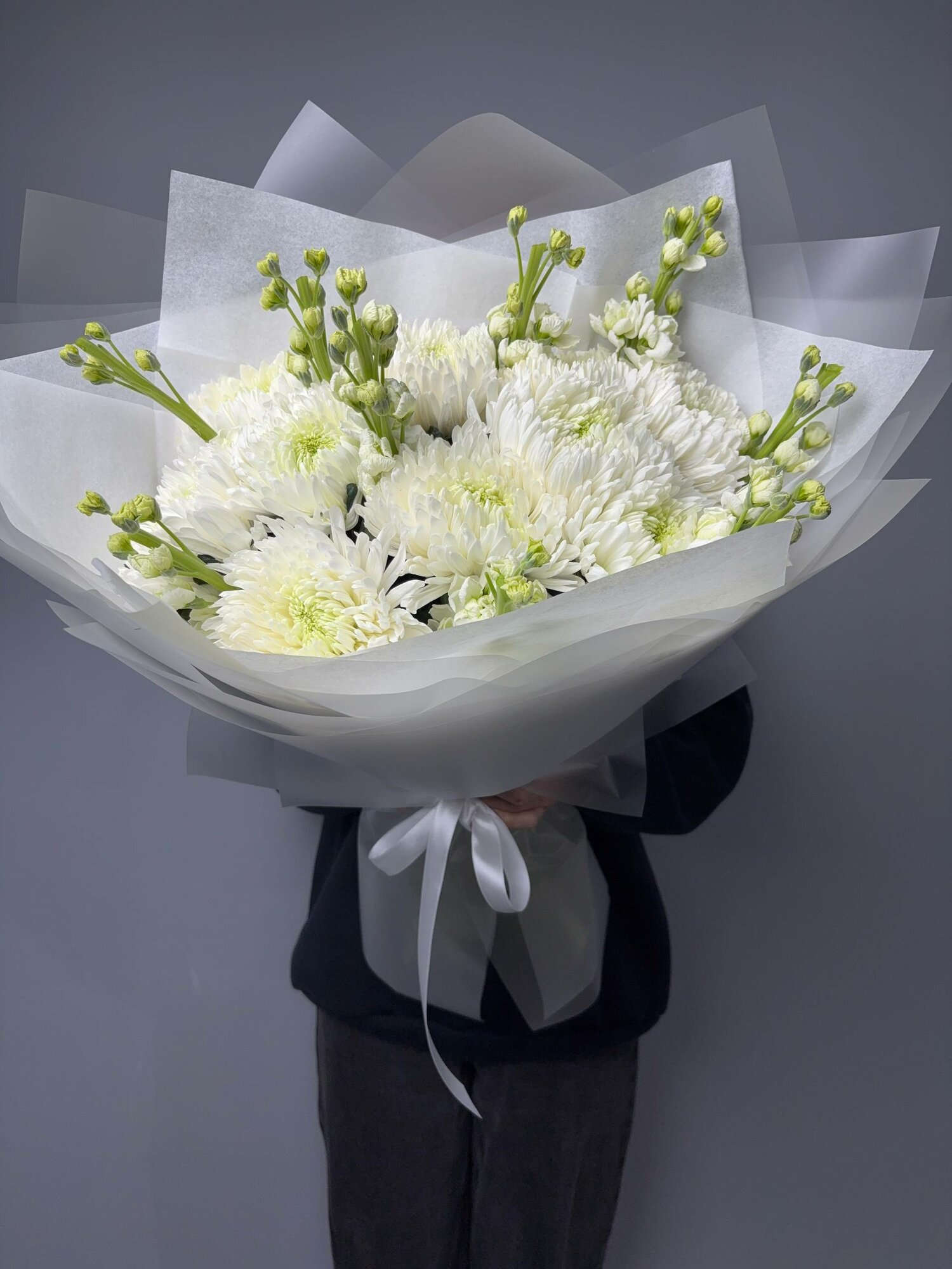 Белая симфония: 10 хризантем Антонов и 10 маттиол – FRESH FLORA купить свежие цветы с доставкой