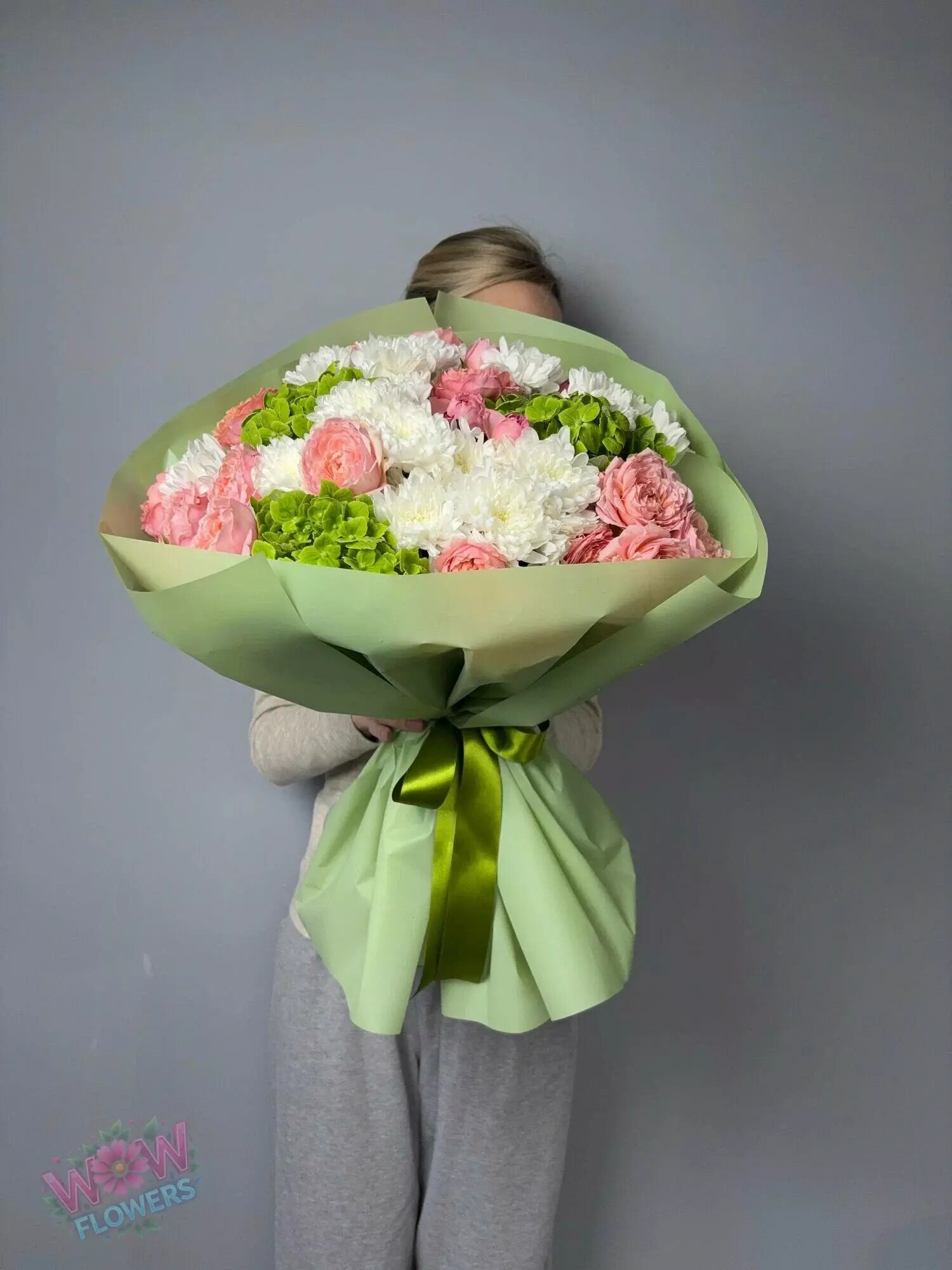 Английский сад: букет из роз Джульетта, гортензии и хризантем – купить с доставкой недорого