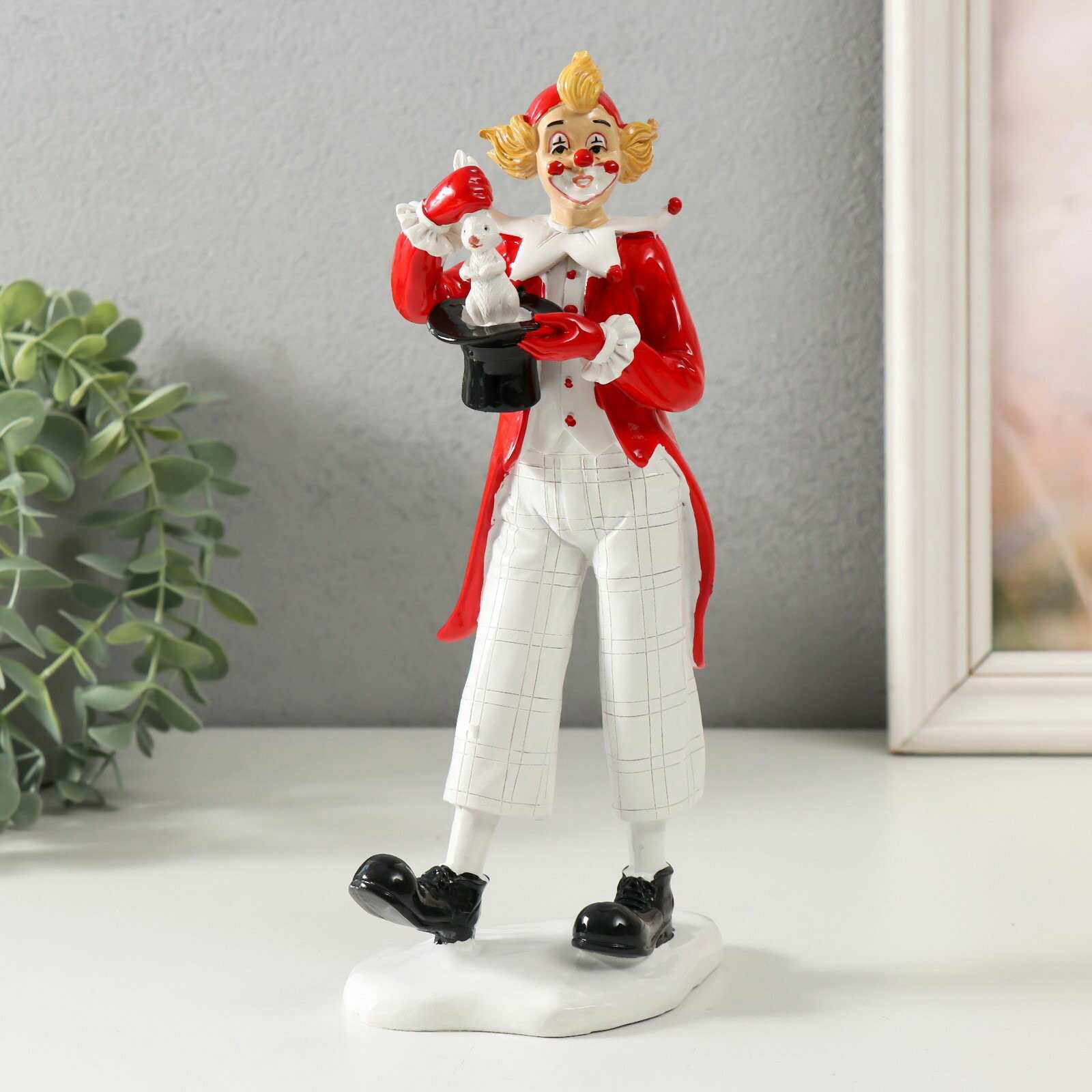 Фигурка полистоун "Клоун достает кролика из шляпы", бело-красный, 10.5x7.5x23.5 см