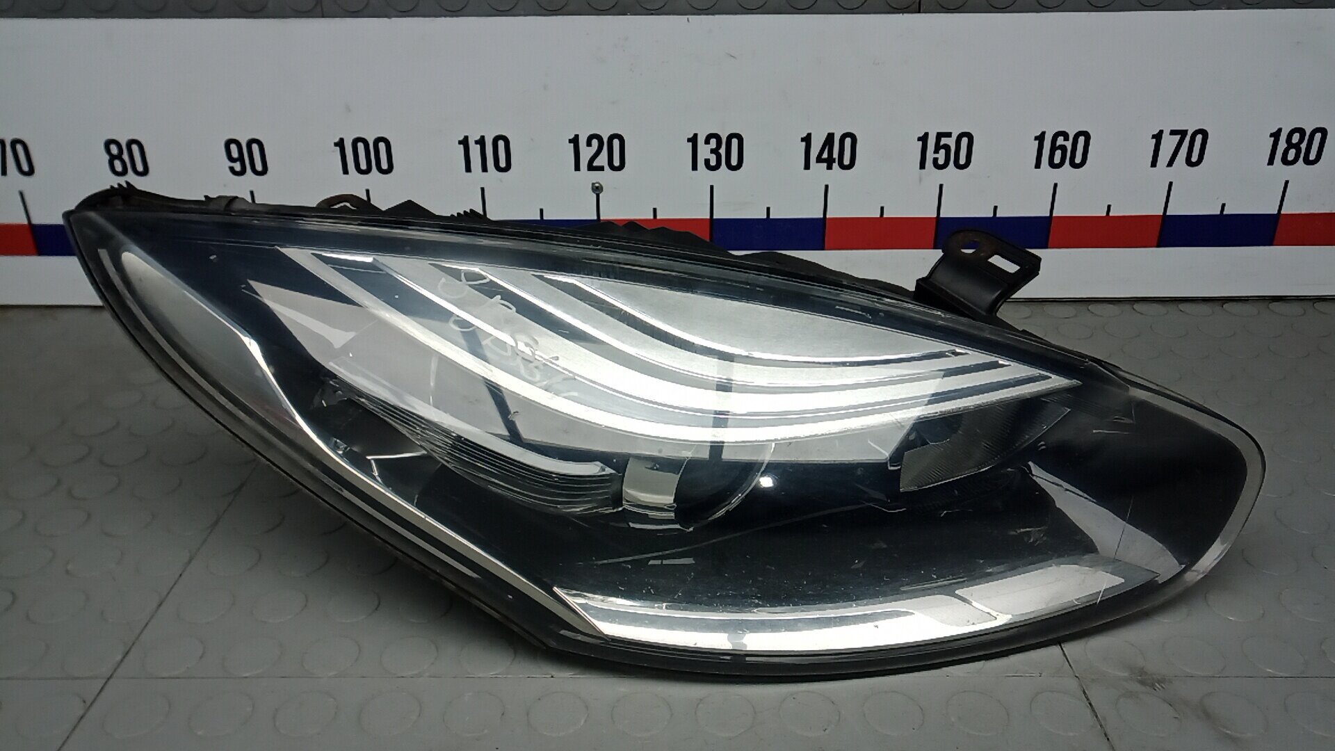 Фара правая RENAULT MEGANE 3