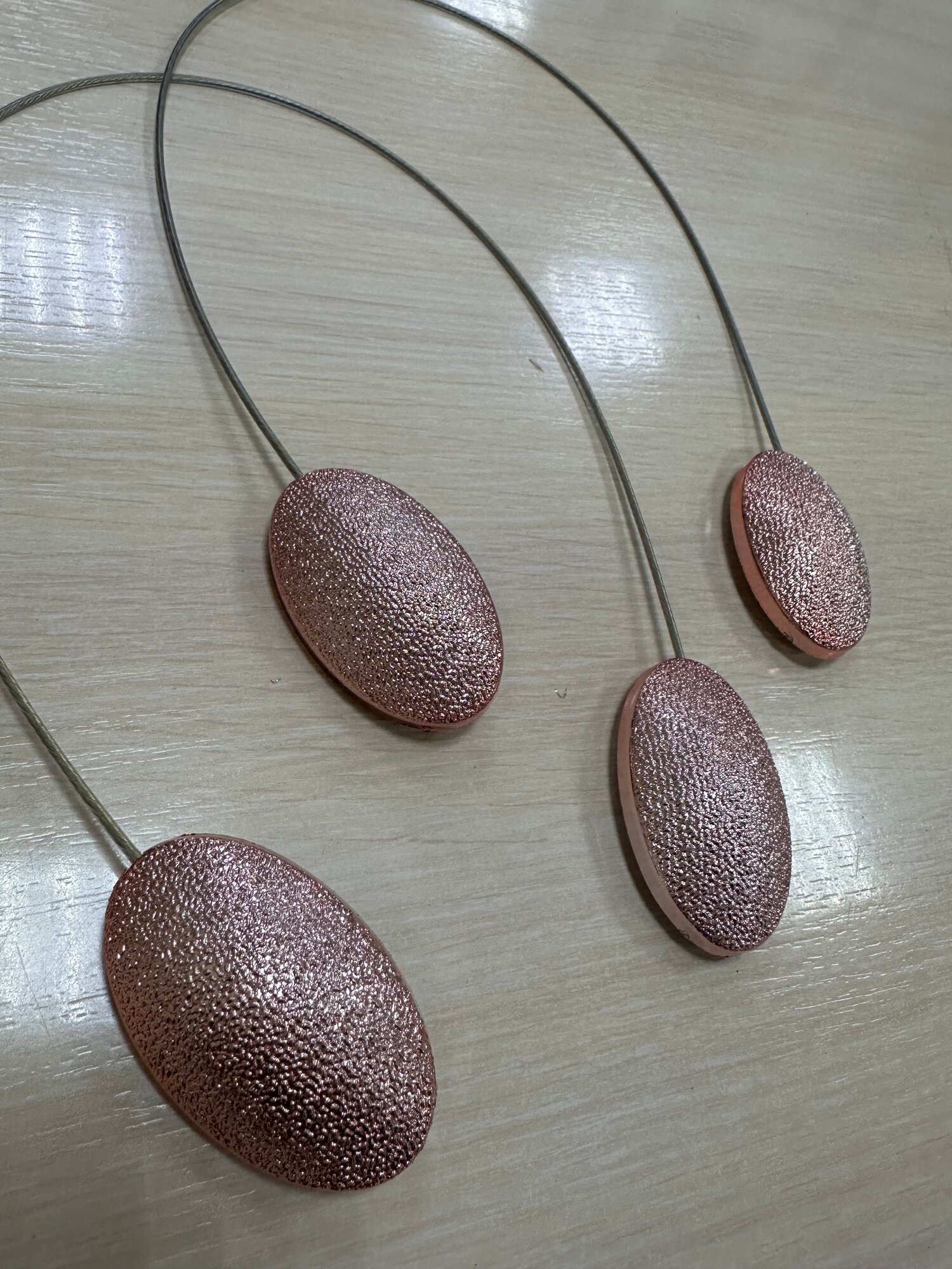 Подхват магнитный для штор овал розовый, 1 шт