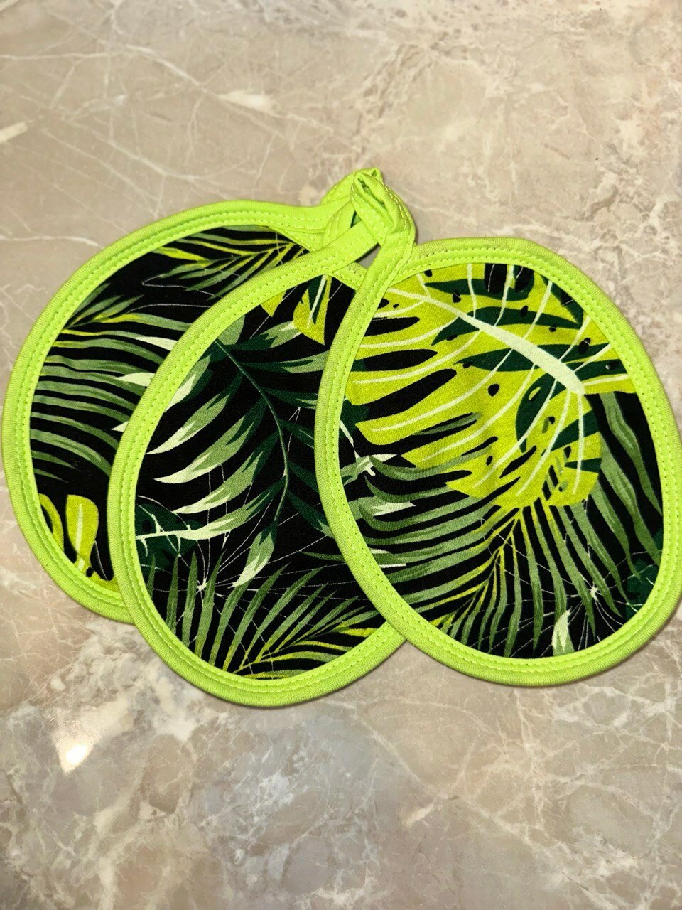 Плотные прихватки из комплекта 3 штуки Монстера