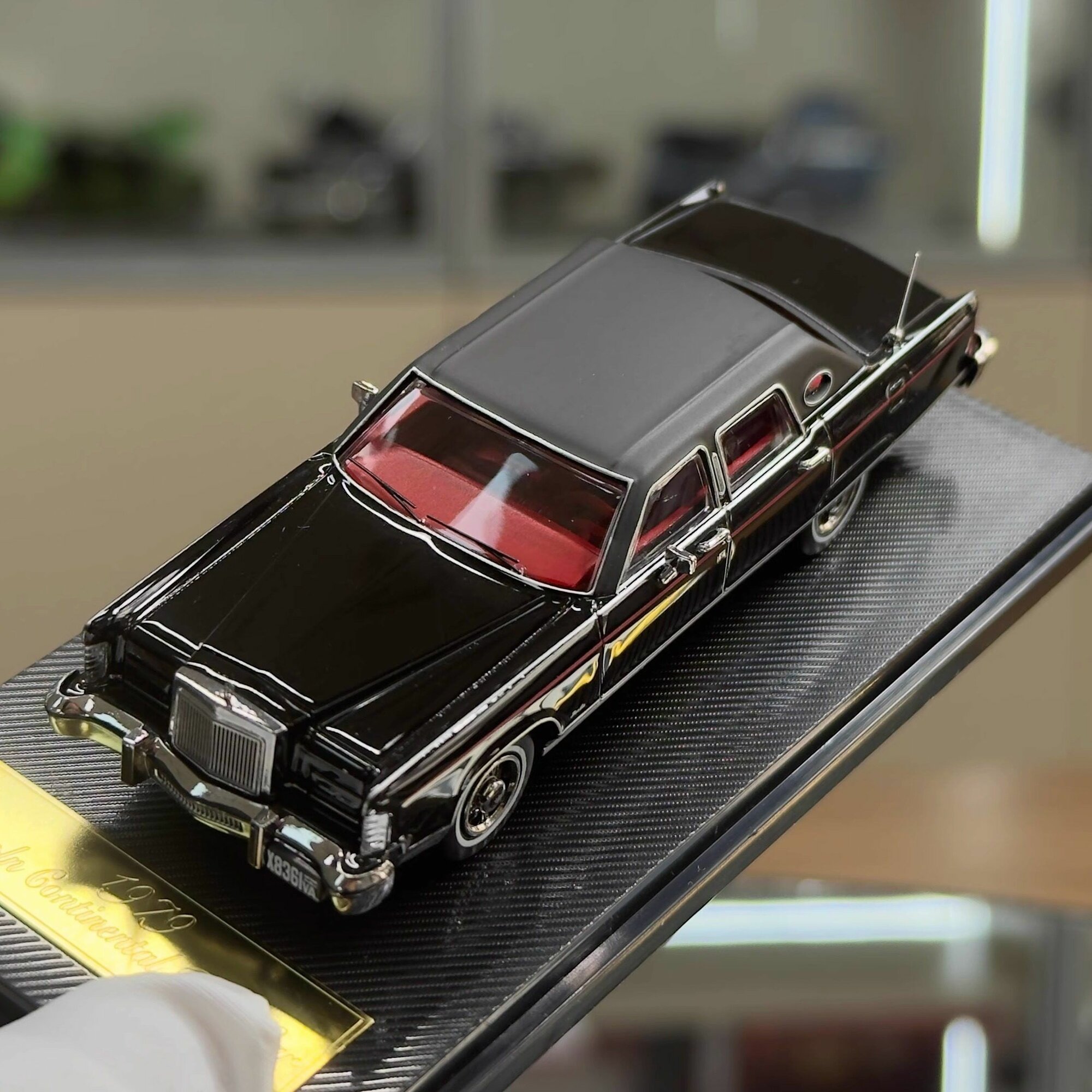 Sun Star x TURNING CRUSH Масштаб 1:64 1979 Lincoln Continental City Christmas Edition Литая модель автомобиля