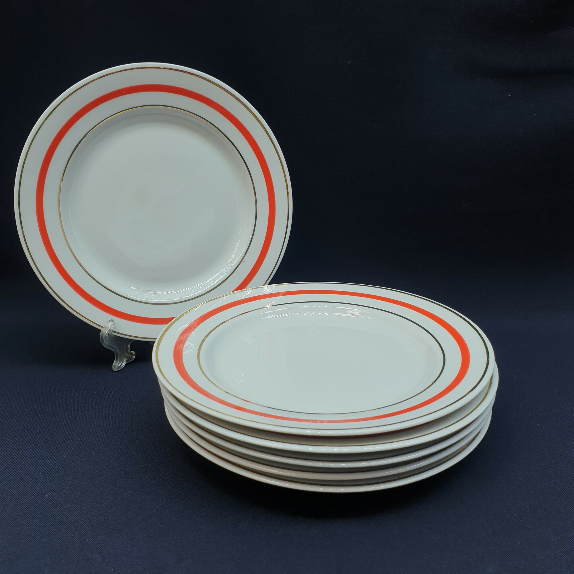 Набор из 6 винтажных столовых тарелок , Октябрьск, фарфор, деколь, позолота, СССР.