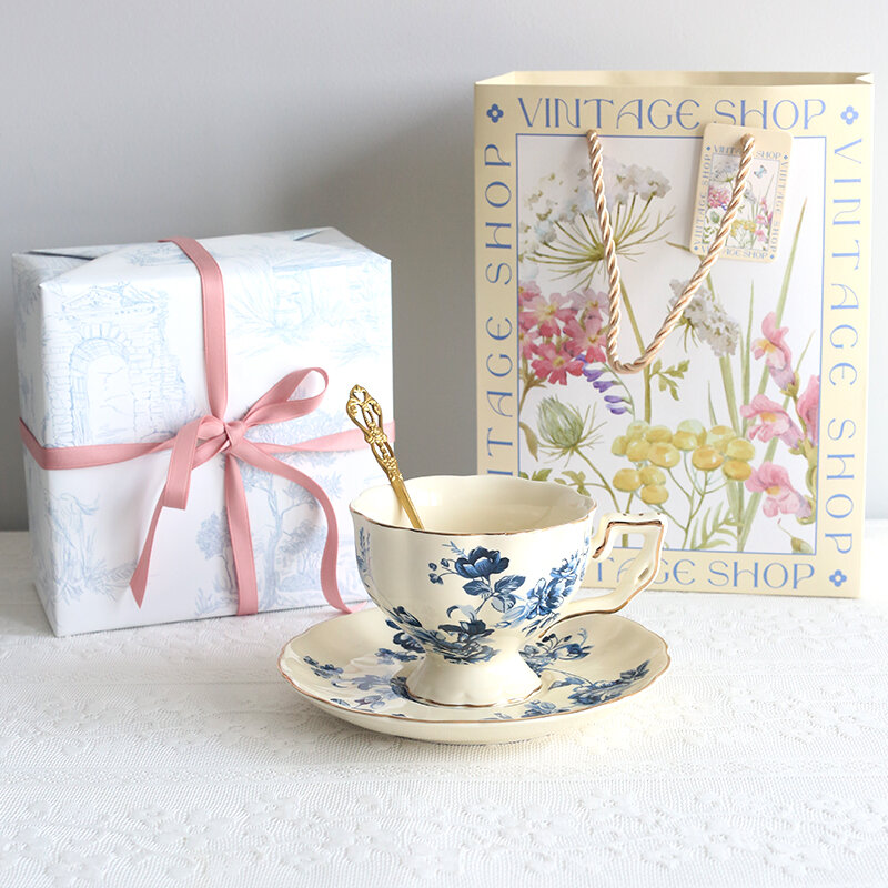 Французская винтажная керамическая чашка с блюдцем в европейском дворцовом стиле, расписанная золотом, для кофе и английского послеобеденного чая.