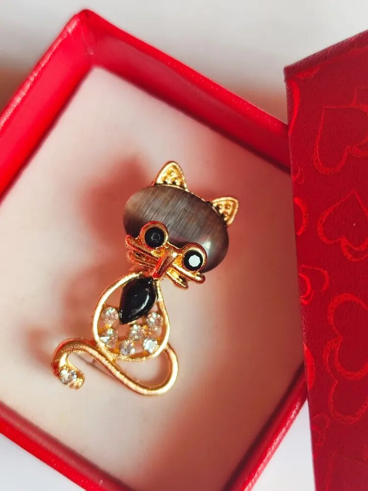 Брошь, стразы