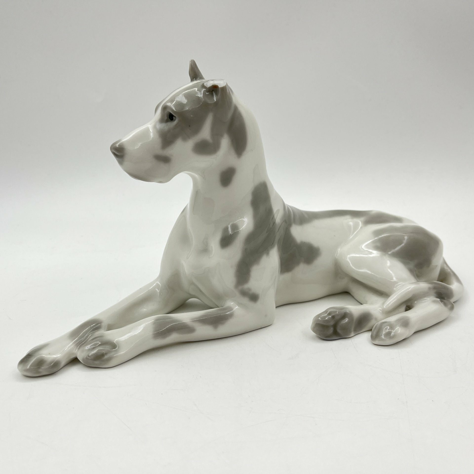 Статуэтка "Мраморный дог", скульптор И. И. Ризнич, фарфор, роспись