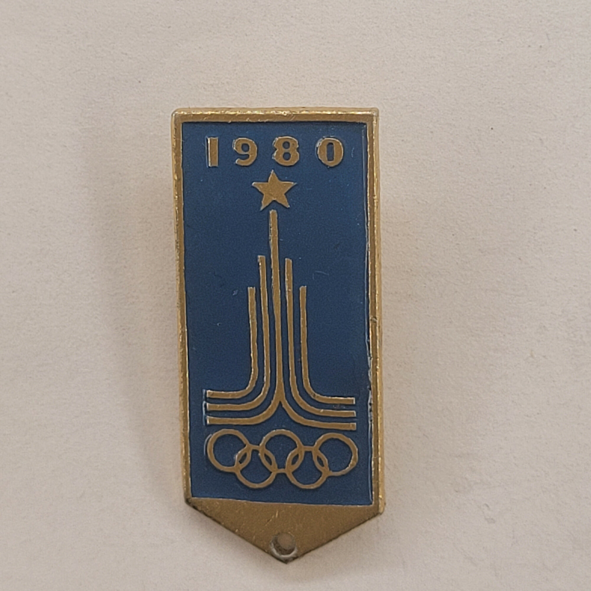 Значок СССР. Олимпиада 1980, звезда и кольца, спорт. Винтажный значек.