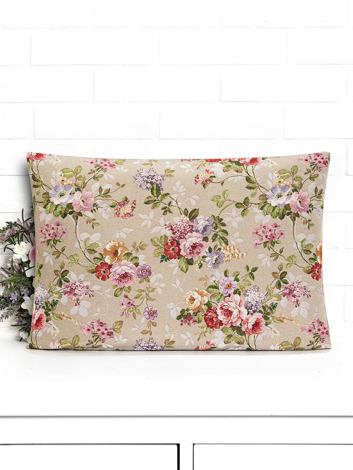 Наволочка гобеленовая Le Gobelin Принцесса цветов льняной 50х70 см
