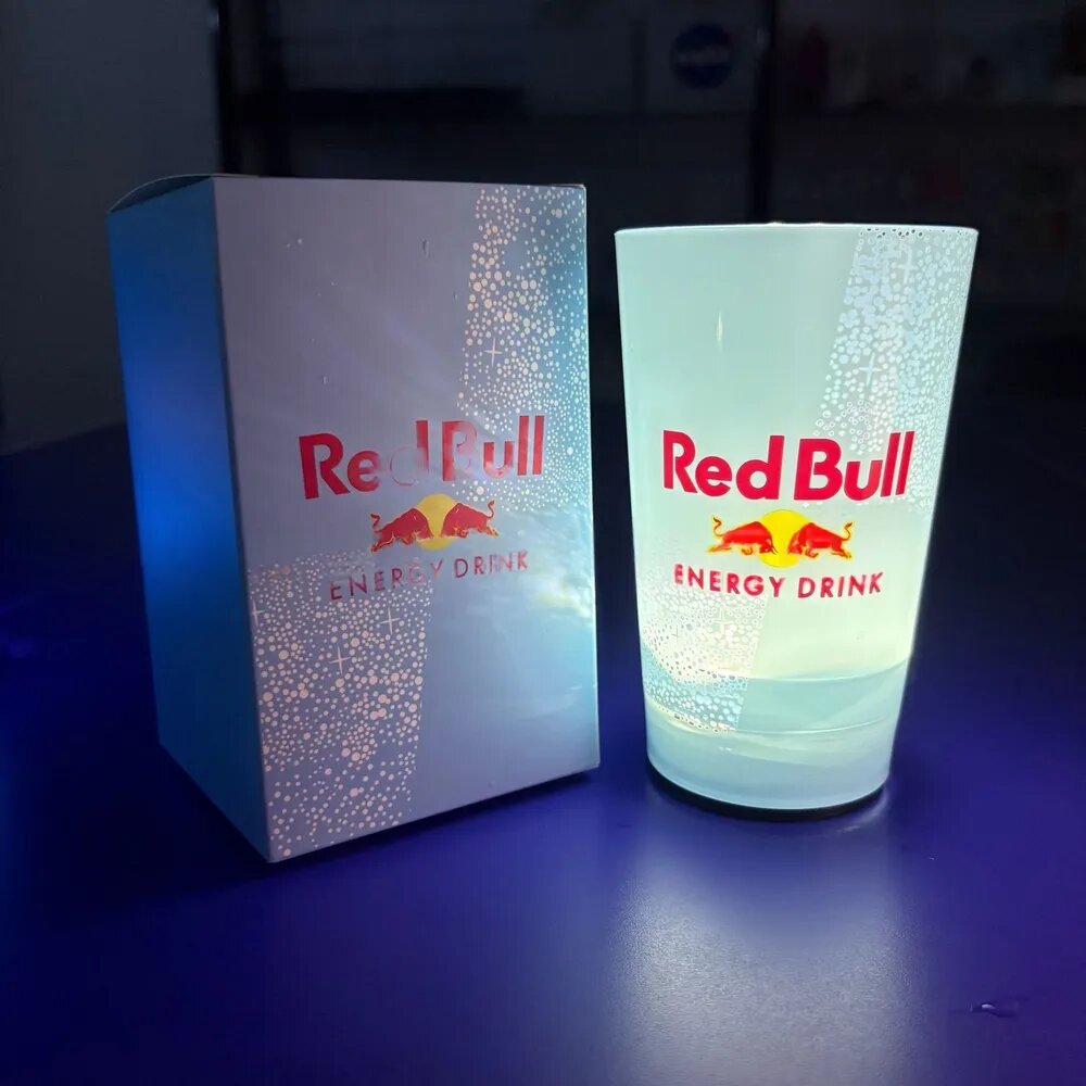 Светящаяся кружка Red Bull, 430 мл, 1 шт. Из пищевого пластика, для мужчин и женщин.