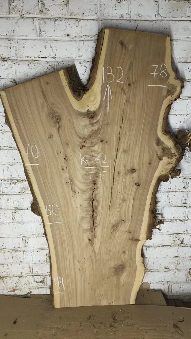 Слэб дерева Карагач К162, выровнен в плоскости, влажность 8-10%