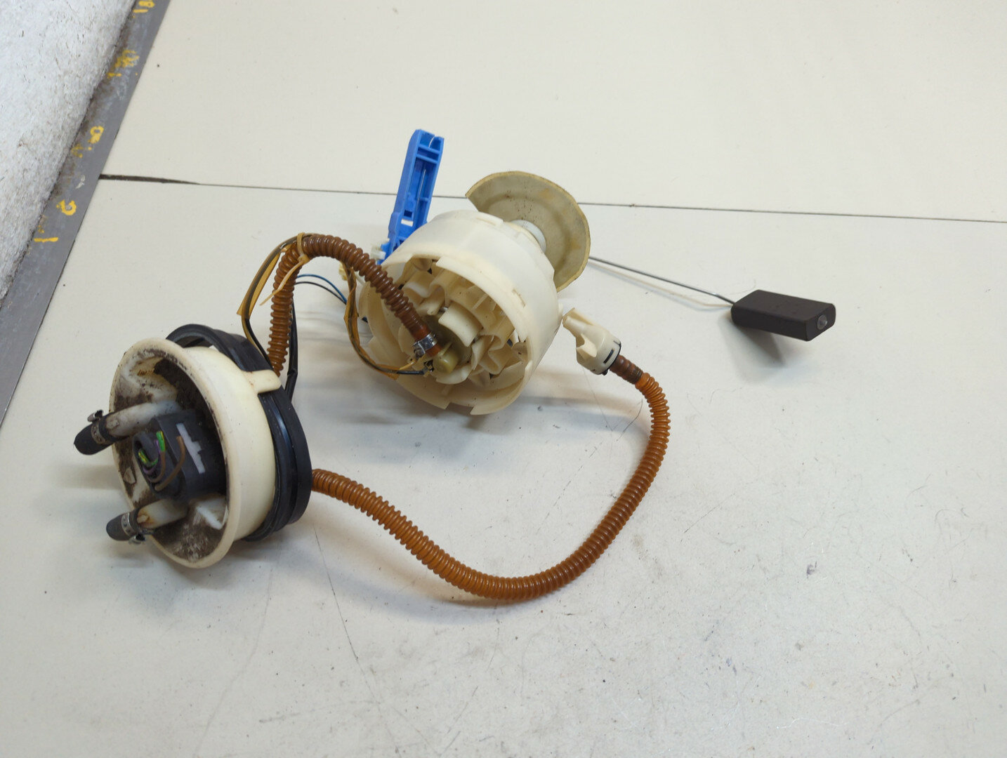 Насос топливный электрический Volkswagen Passat 5 Б/У