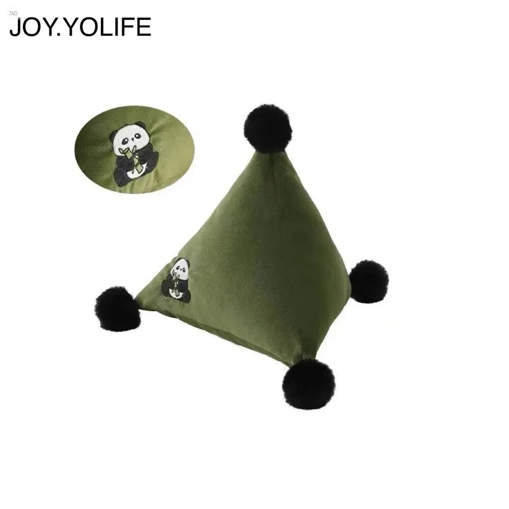 Декоративная подушка Joy.Yolife треугольной формы с принтом панды 30x30 см