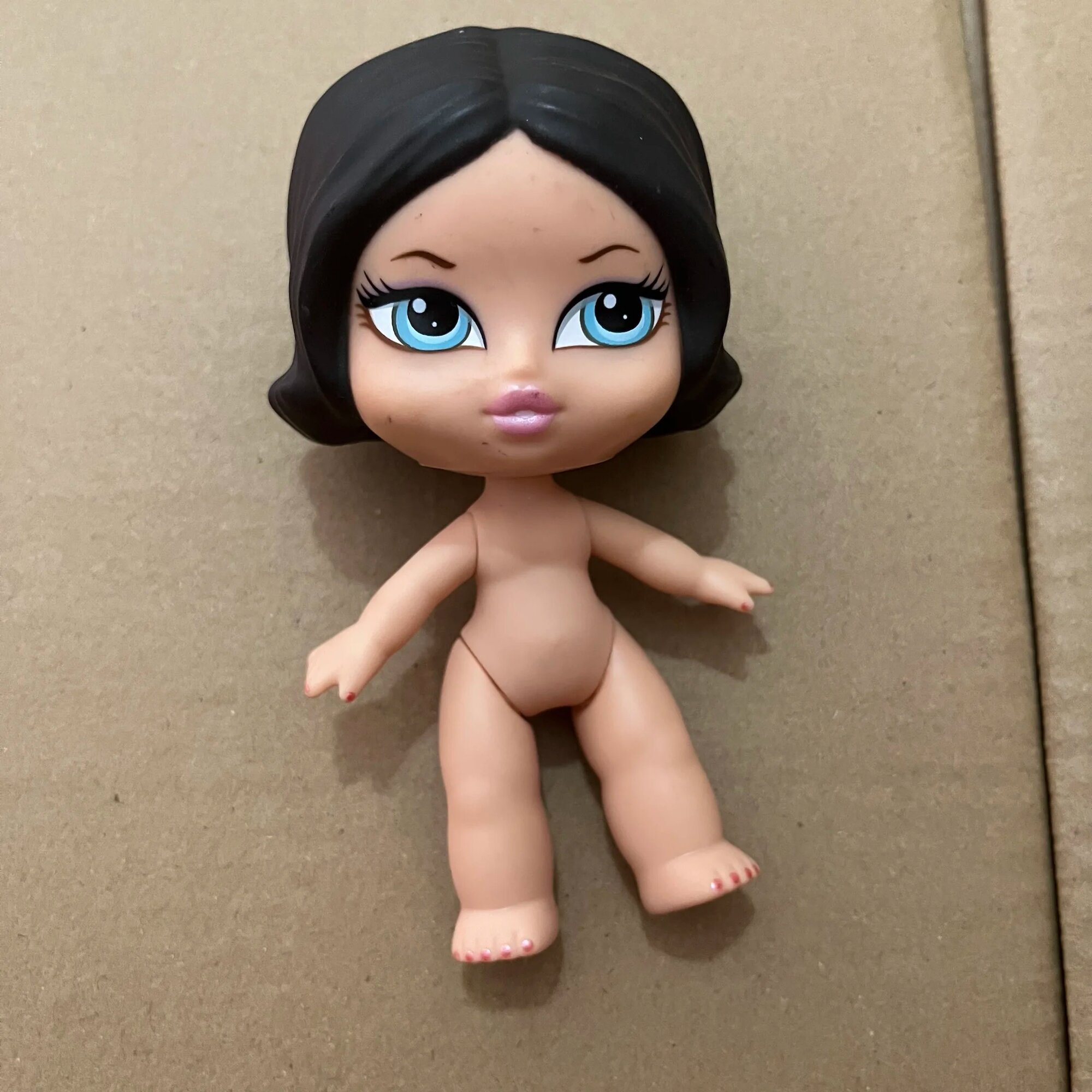 Кукла BRATA Bratz Baby Doll Baze m-with scratch stain