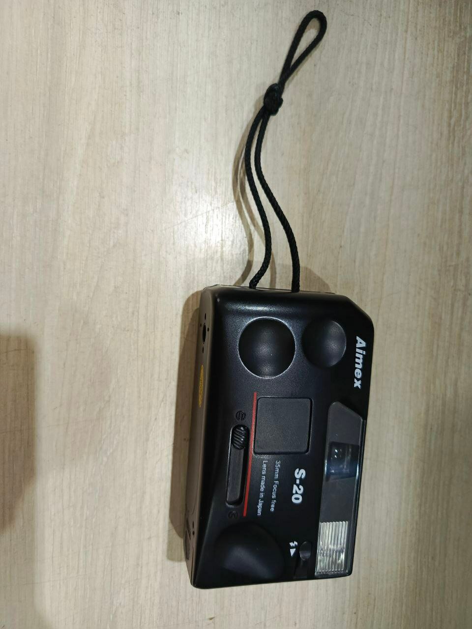 Фотокамера аналоговая Aimex S-20 (Japan, 1990) Aimex S-20 – компактный плёночный фотоаппарат в стиле 90-х