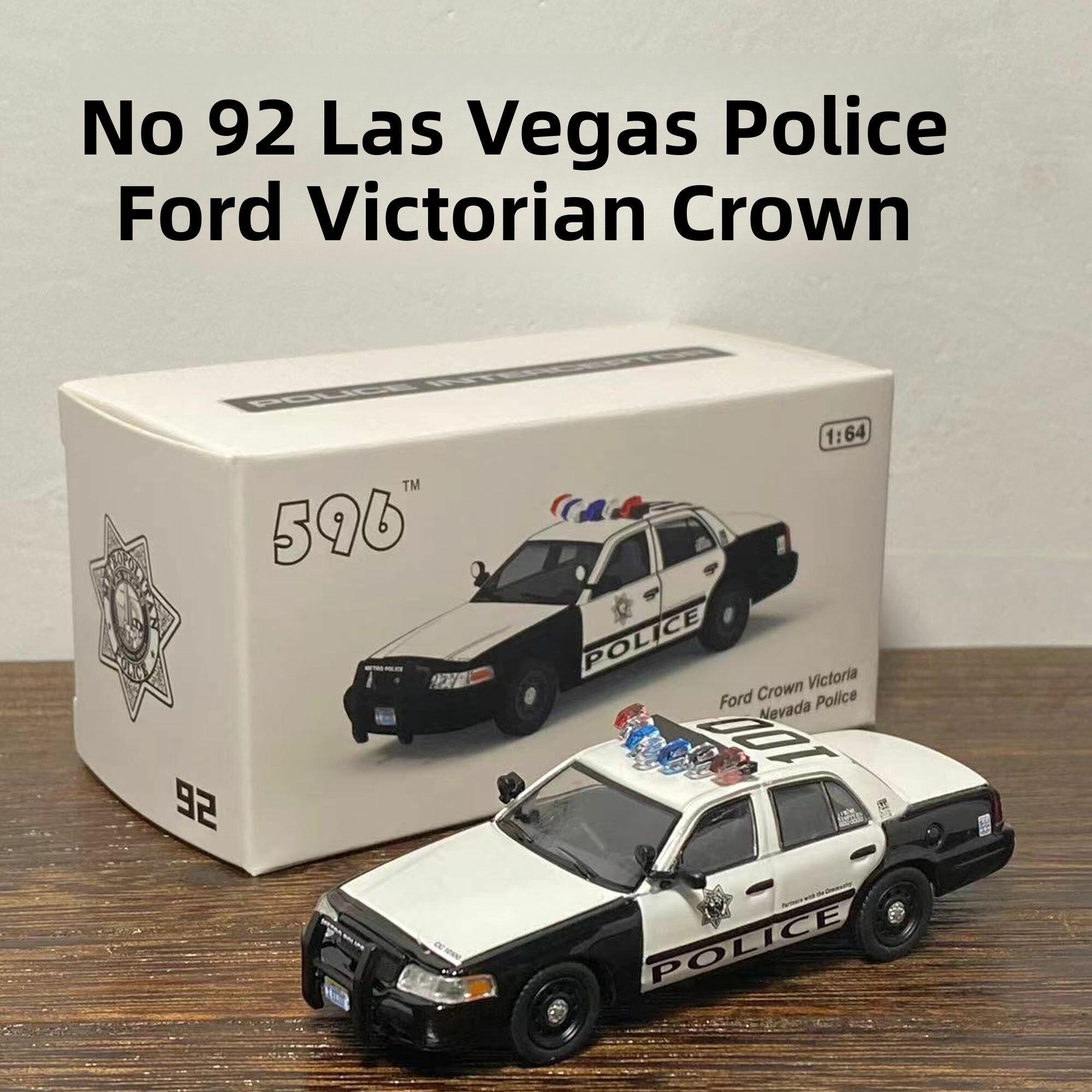 596 1:64 Полицейская машина Saab Ban Victoria Cadillac Tower River NYPD Литая модель автомобиля-украшение