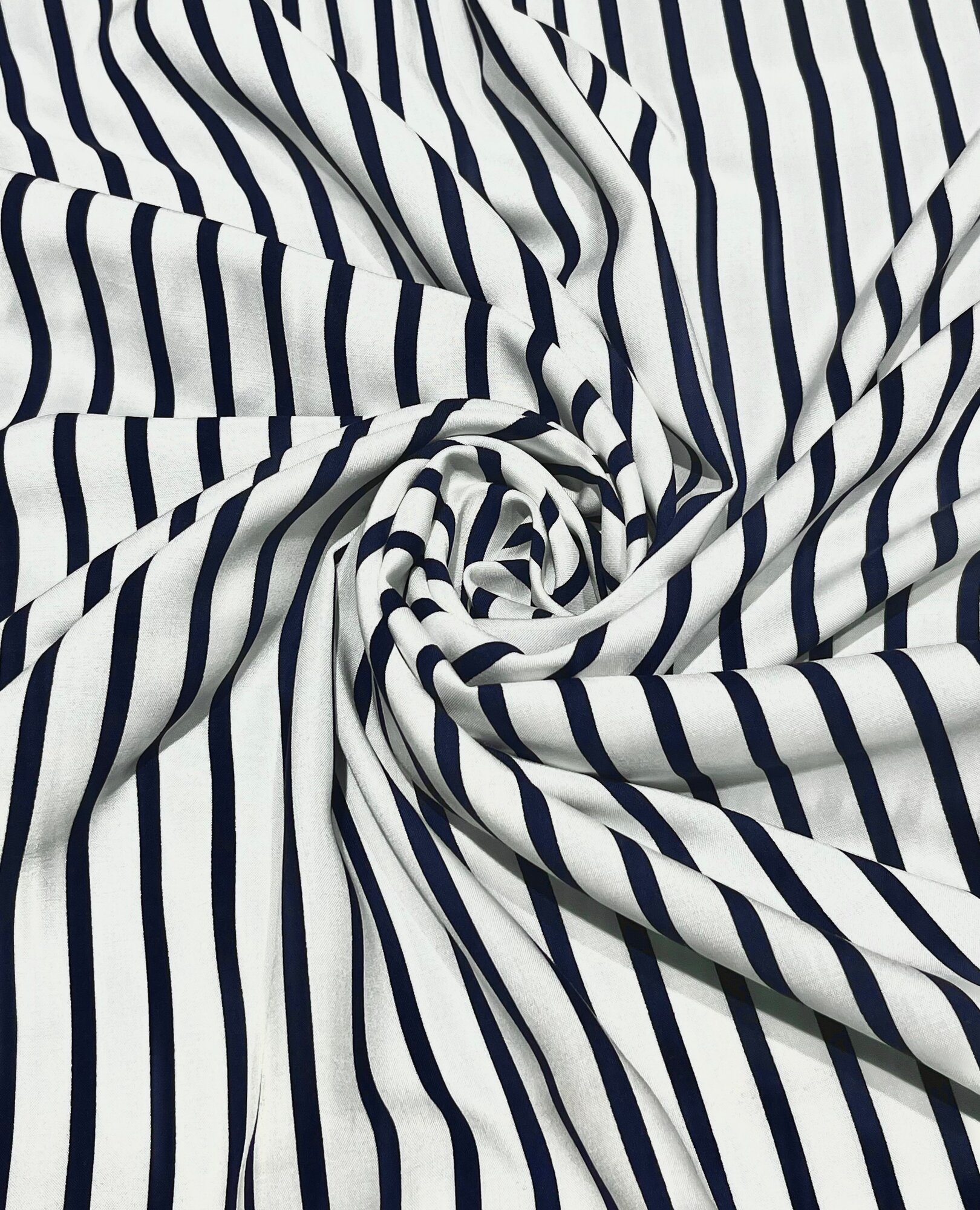 Ткань плательная в полоску, 100% вискоза, темно-синий цвет, плотность 160гр, любой метраж кратный 1м