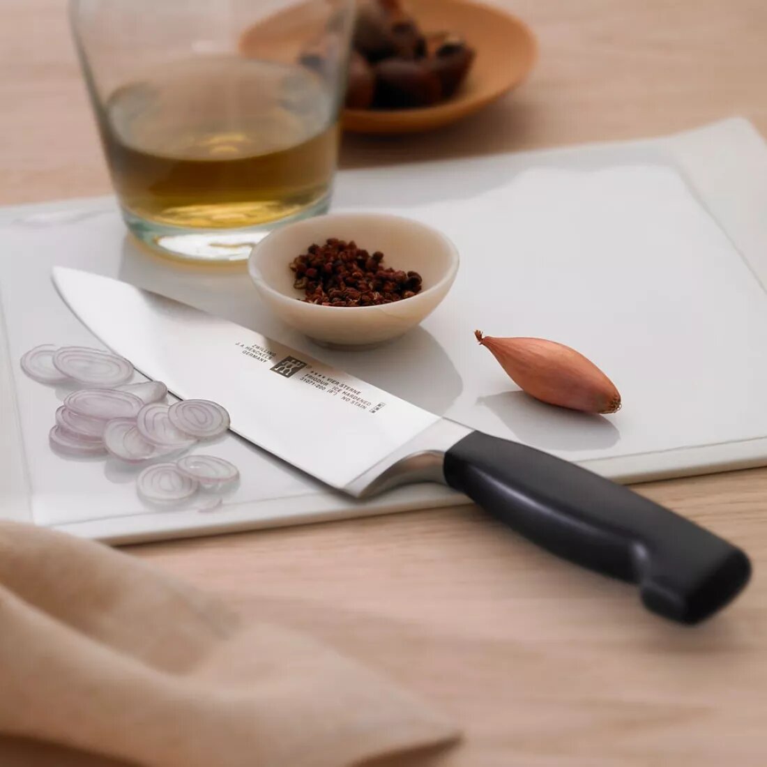 Нож поварской Zwilling Four Star, 16 см, нескользящая рукоятка, сталь