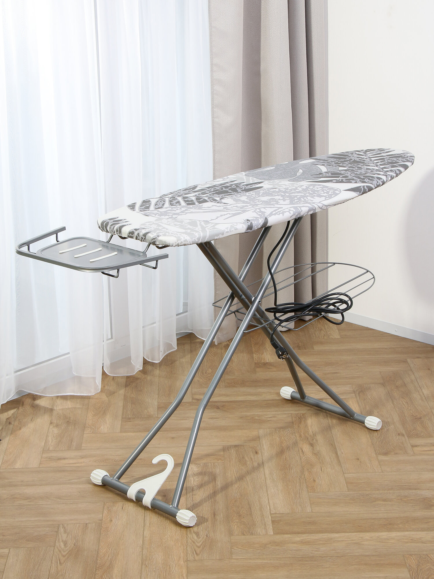 Гладильная доска Марья Искусница 129.5х46 см, подставка под утюг, полка для белья, удлинитель 3 м, серая
