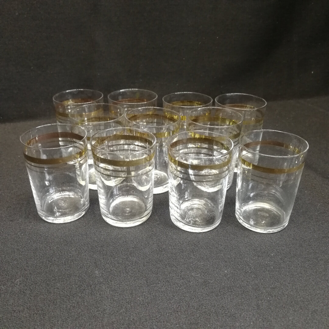 Стопка стеклянная с золотистой каймой, цена за 1 шт, есть сходы позолоты. Винтаж, СССР.